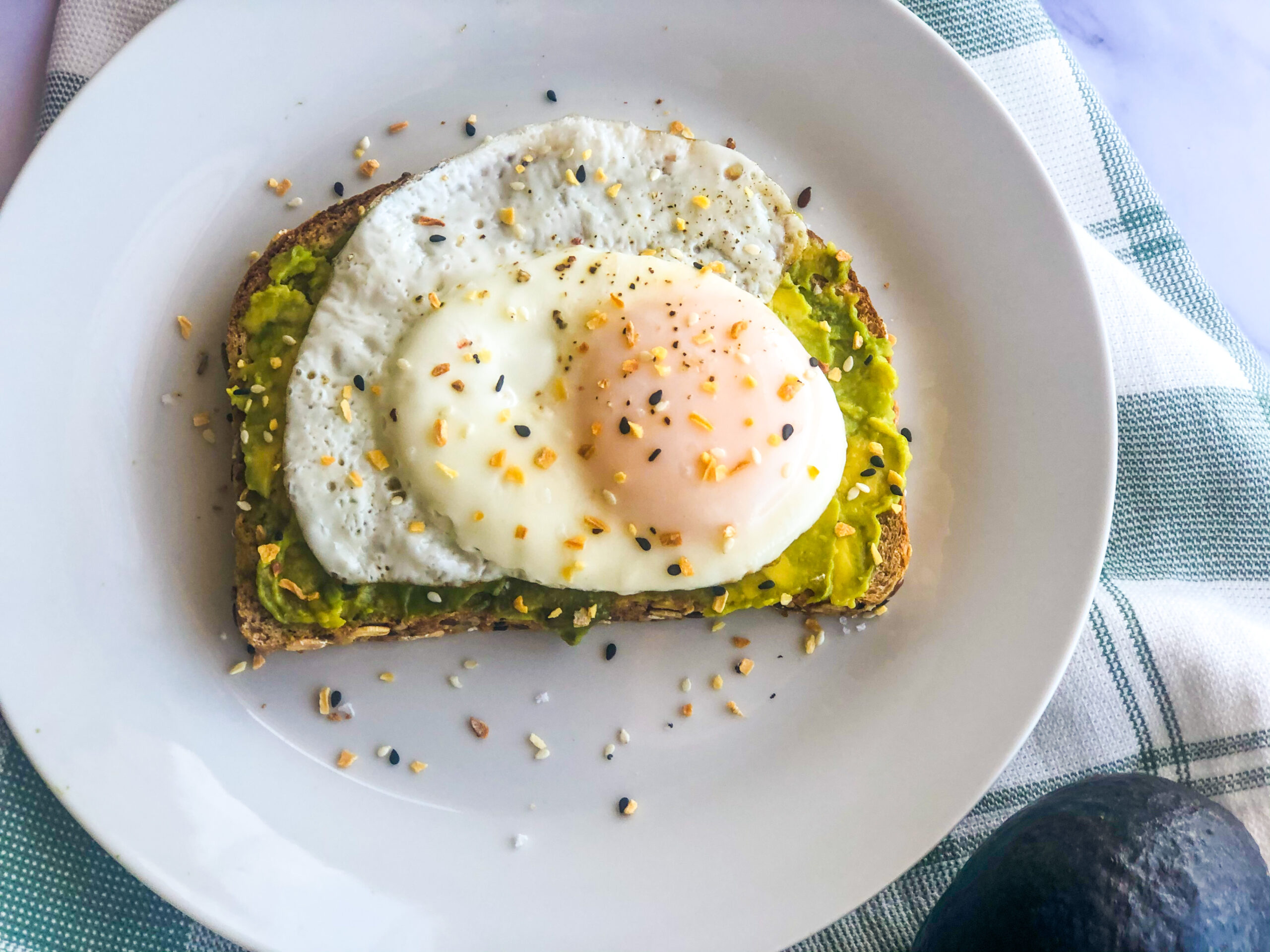 Simple avocado toast with egg - Alex Daynes Simple avocado toast with egg - Alex Daynes